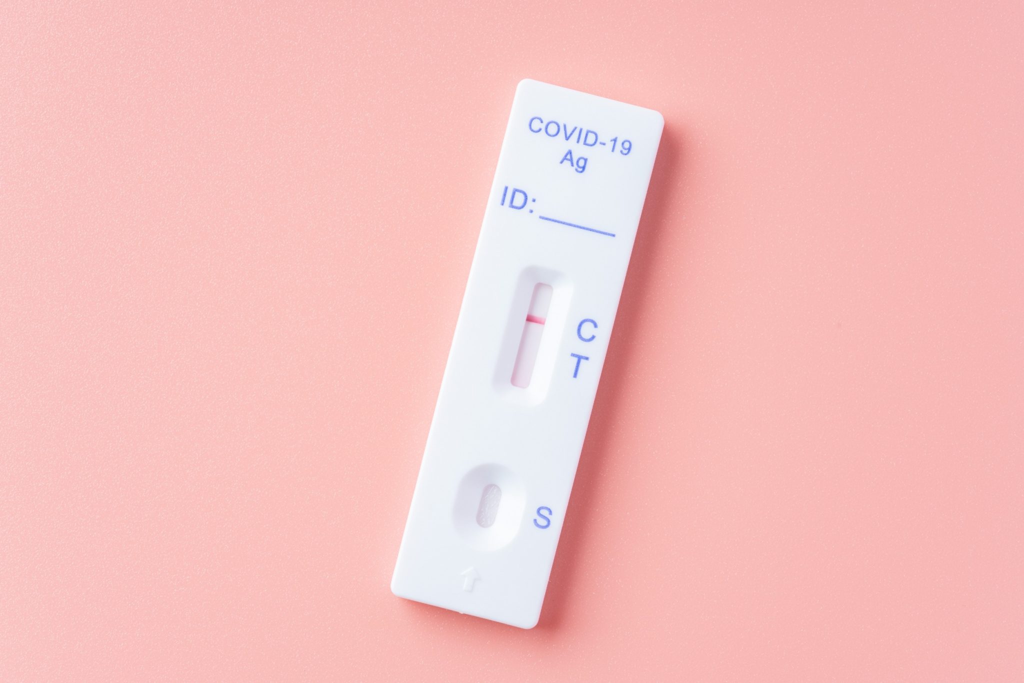 COVID-19: Μπορεί να είστε μεταδοτικοί ακόμη κι αν το τεστ βγαίνει ...