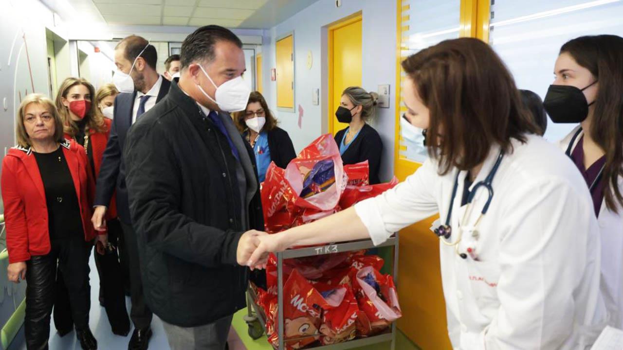 Άδωνις Γεωργιάδης: Επίσκεψη στο νοσοκομείο Παίδων «Αγία Σοφία»-Τέλη ...