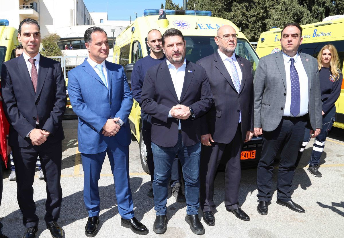 ΕΚΑΒ: 52 νέα ασθενοφόρα και 8 Κινητές Ιατρικές Μονάδες με τη ...